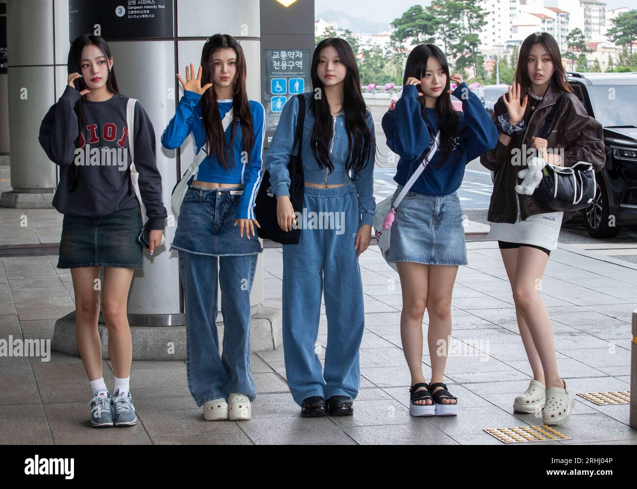 Gimpo, South Korea. , . (L to R) Minji, Danielle, Haerin, Hani and ...