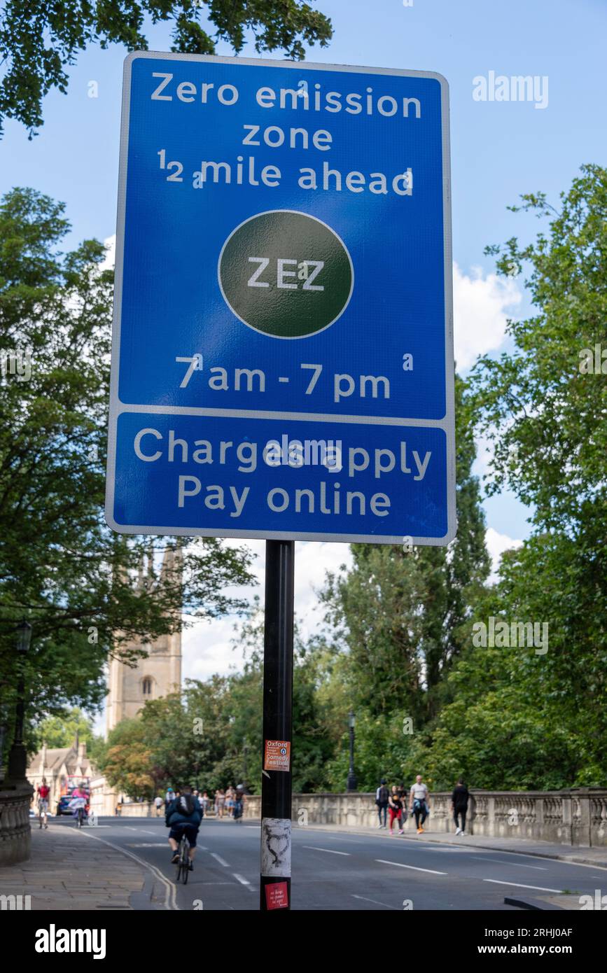 Clean air zone warning signage hi-res stock photography and images - Alamy