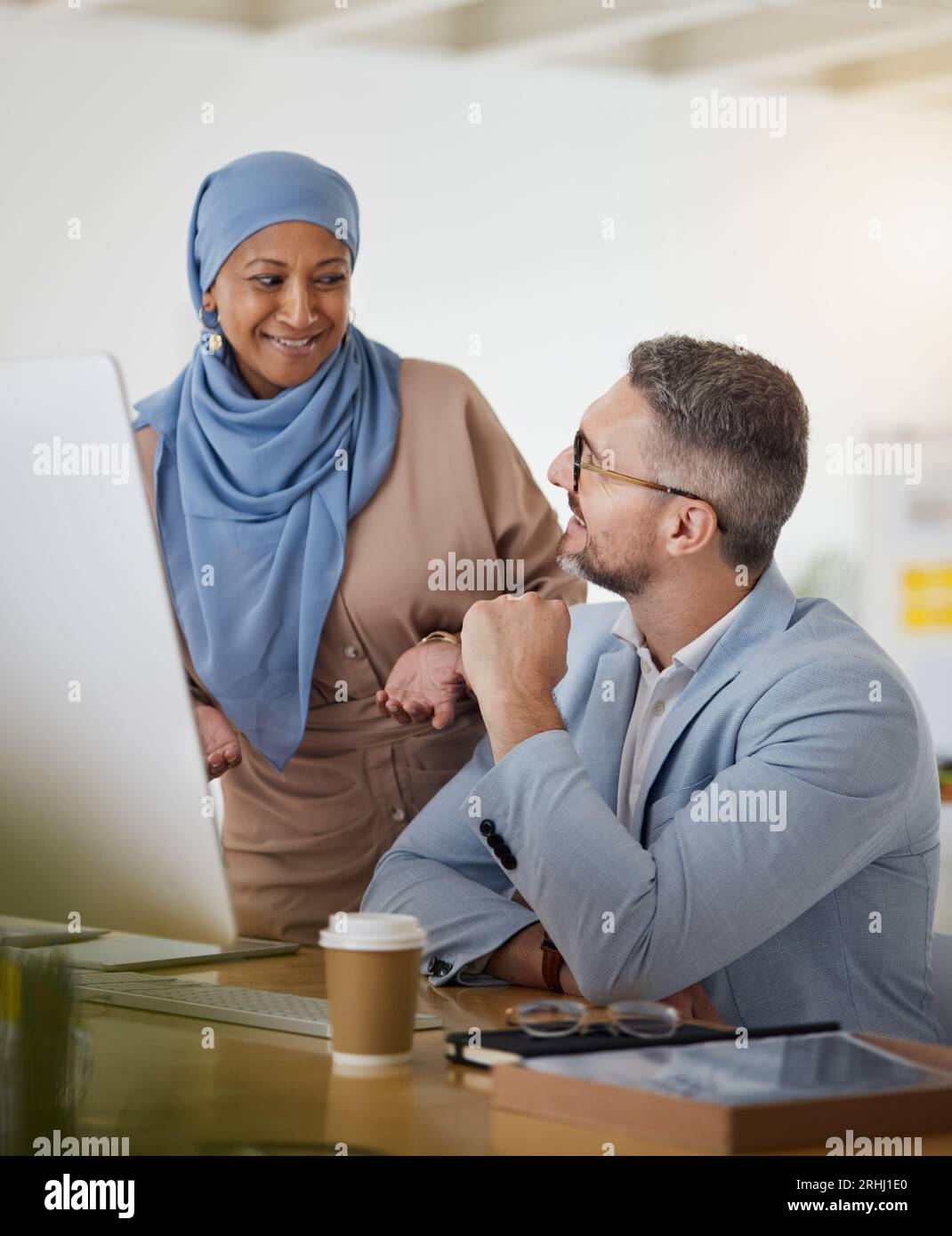 Collaboration computer training designer hi-res stock photography and ...