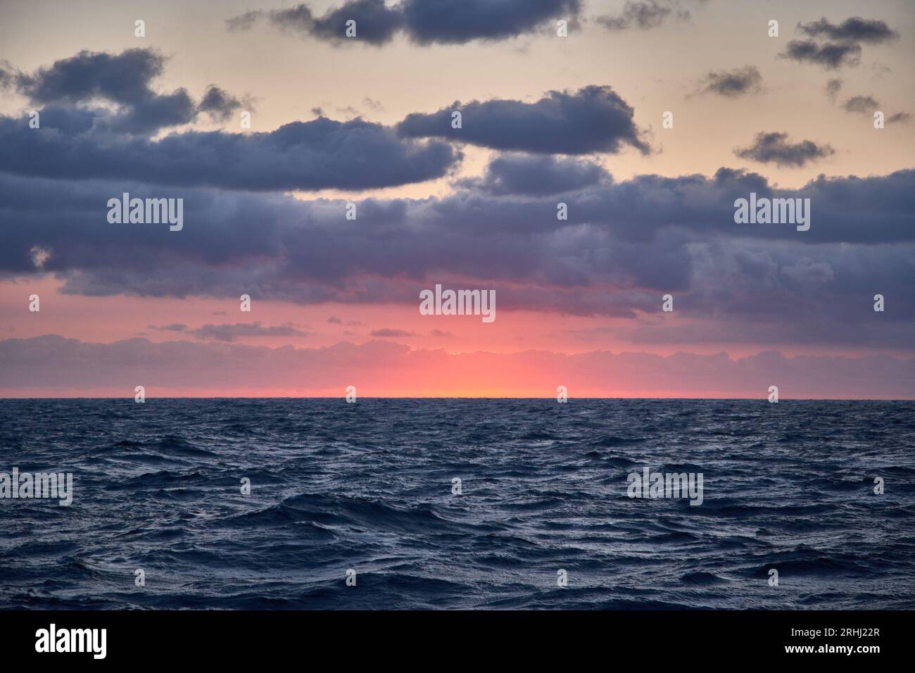 Deep blue ocean hi-res stock photography and images - Alamy