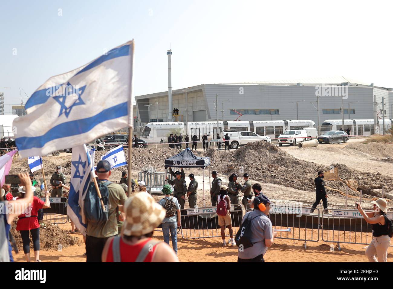 Petah Tikva, Israel. 17th Aug, 2023. Protesters take part in a ...