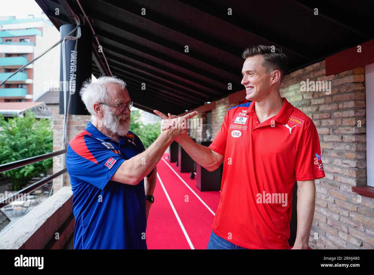Budapest, Hungary 20230817.Hurdler Karsten Warholm (left) and coach ...
