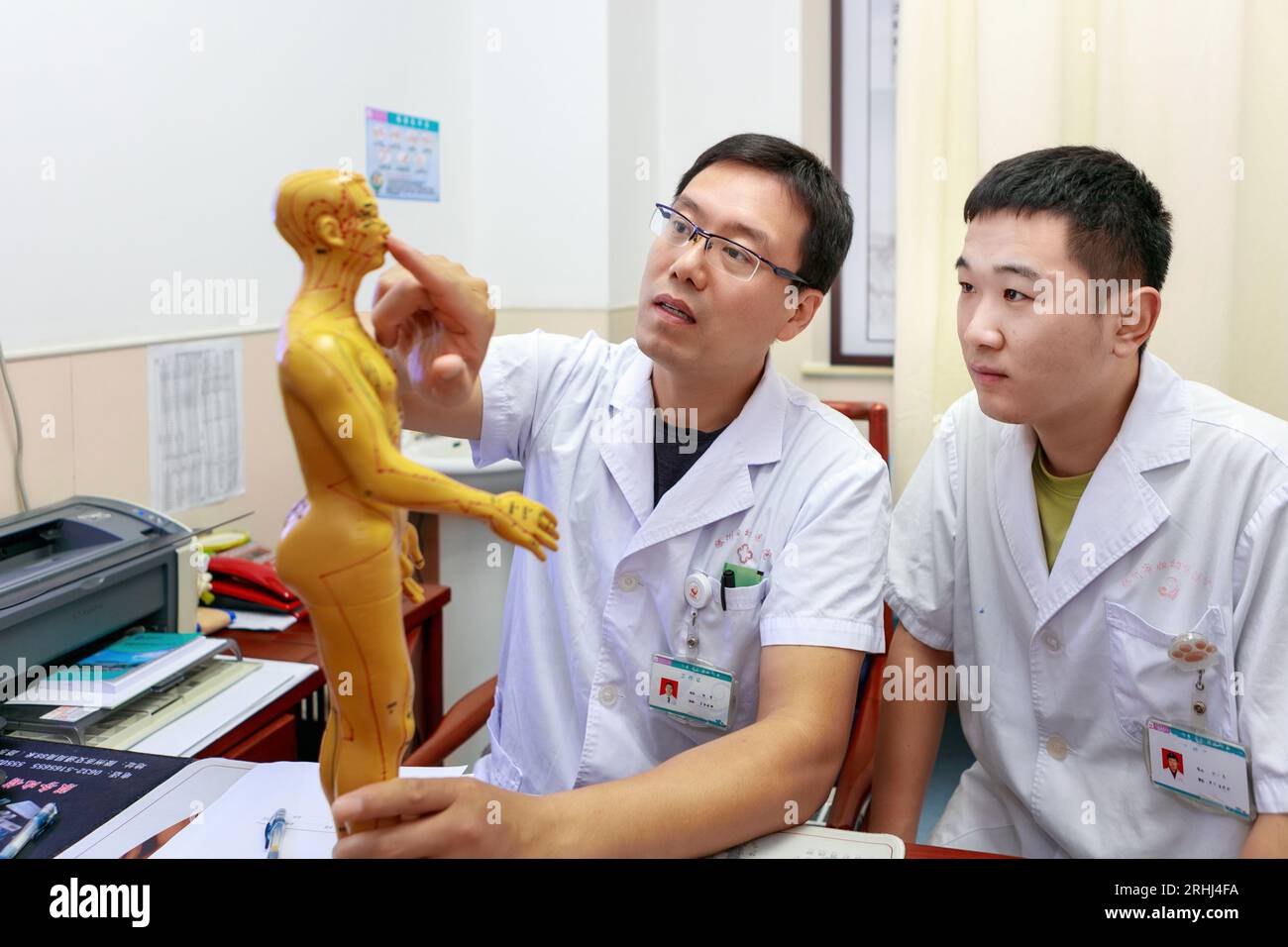 TENGZHOU, CHINA - AUGUST 17, 2023 - Dr. Du He, chief physician of the ...