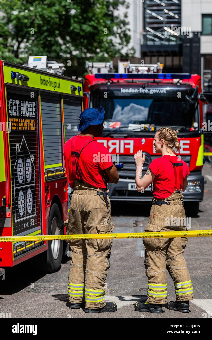 Moorgate underground station hi-res stock photography and images - Alamy