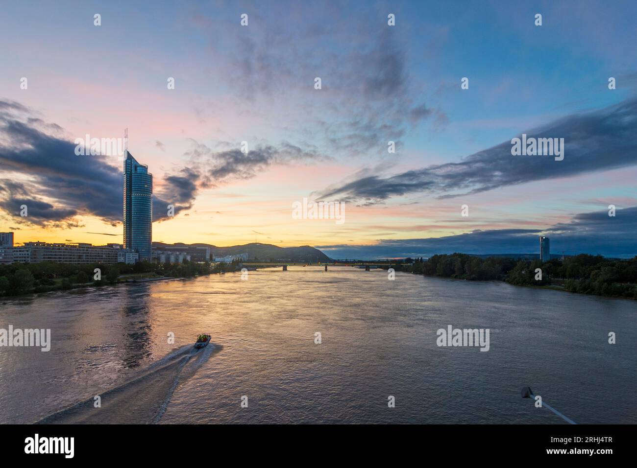 Vienna: river Donau (Danube), Millennium Tower, bridge Nordbahnbrücke ...