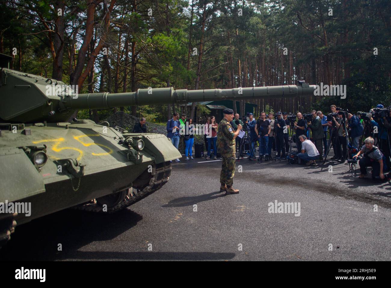 17 August 2023, Saxony-Anhalt, Klietz: Lieutenant General Andreas ...
