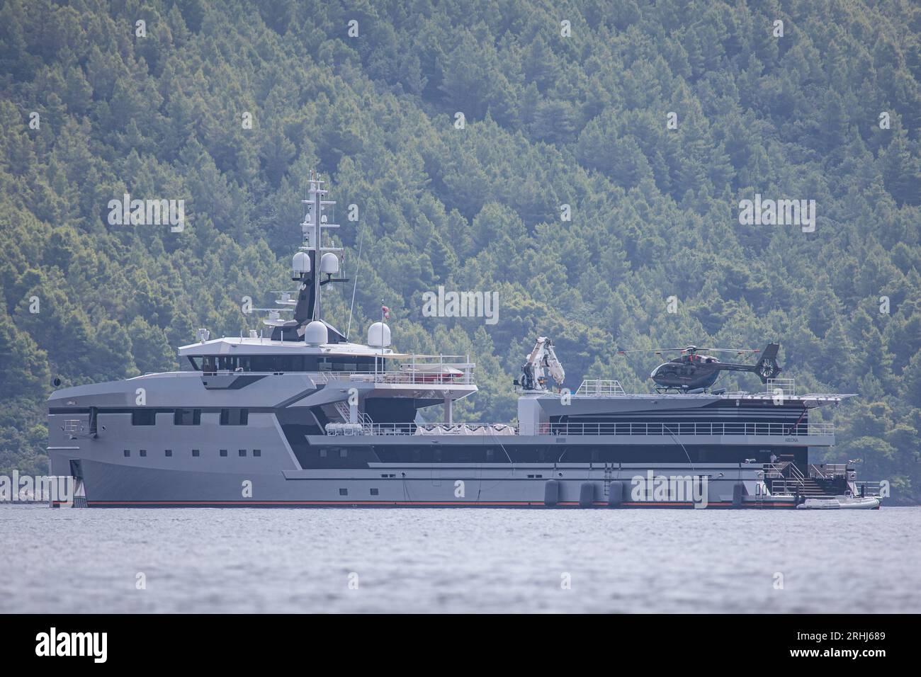 Jeff bezos yacht hi-res stock photography and images - Alamy