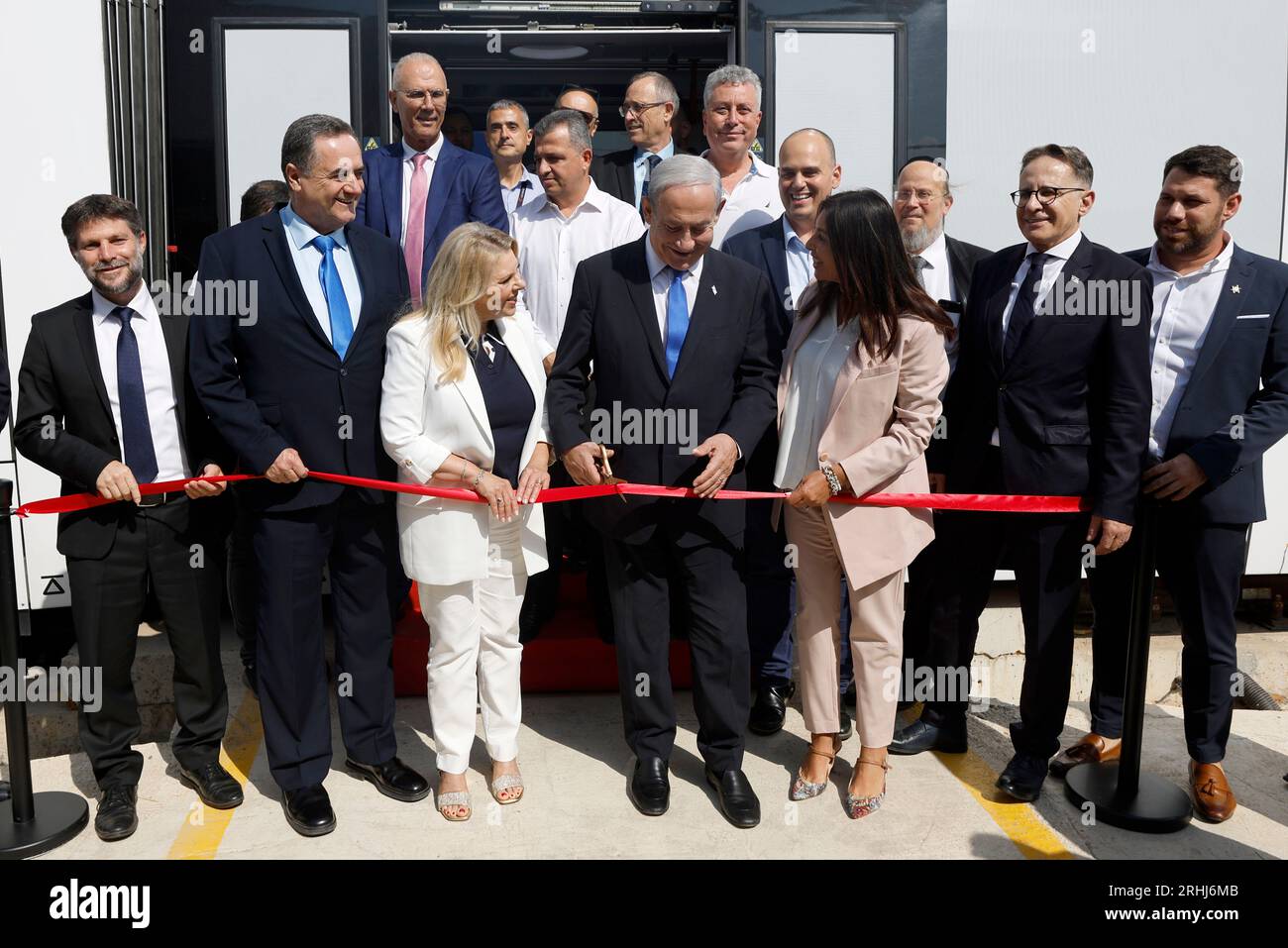 Israeli Prime Minister Benjamin Netanyahu, flanked by his wife Sara ...