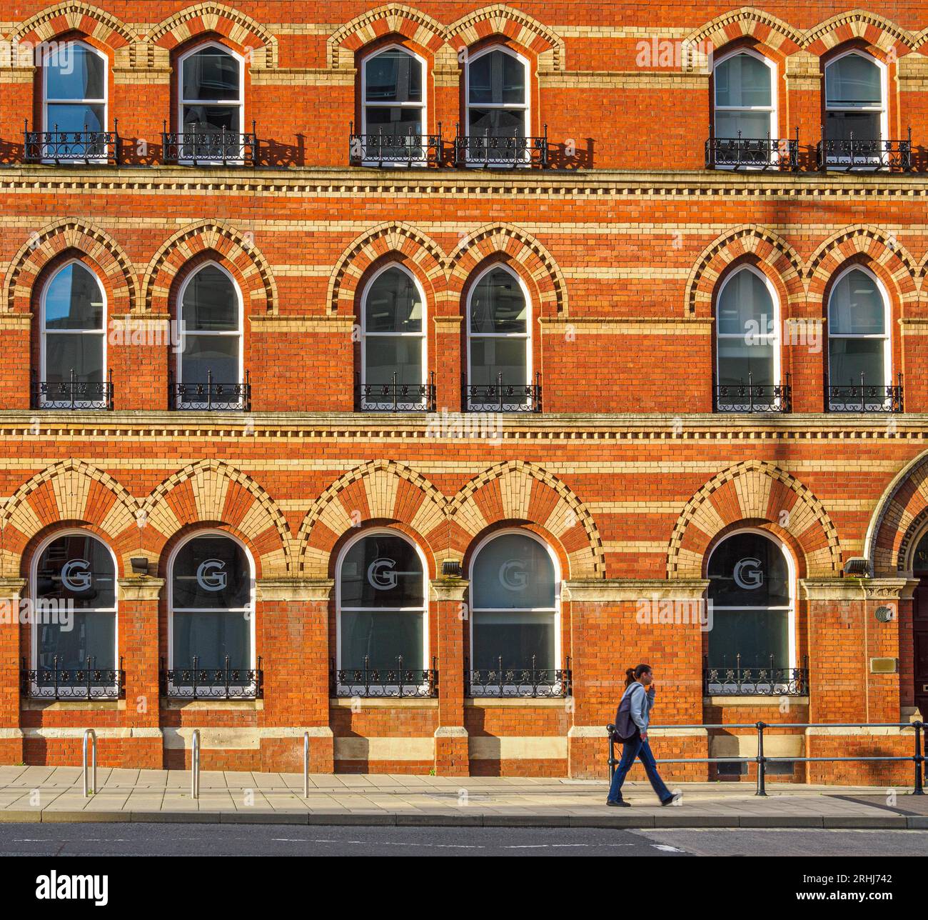 Victorian brick arches hi-res stock photography and images - Alamy