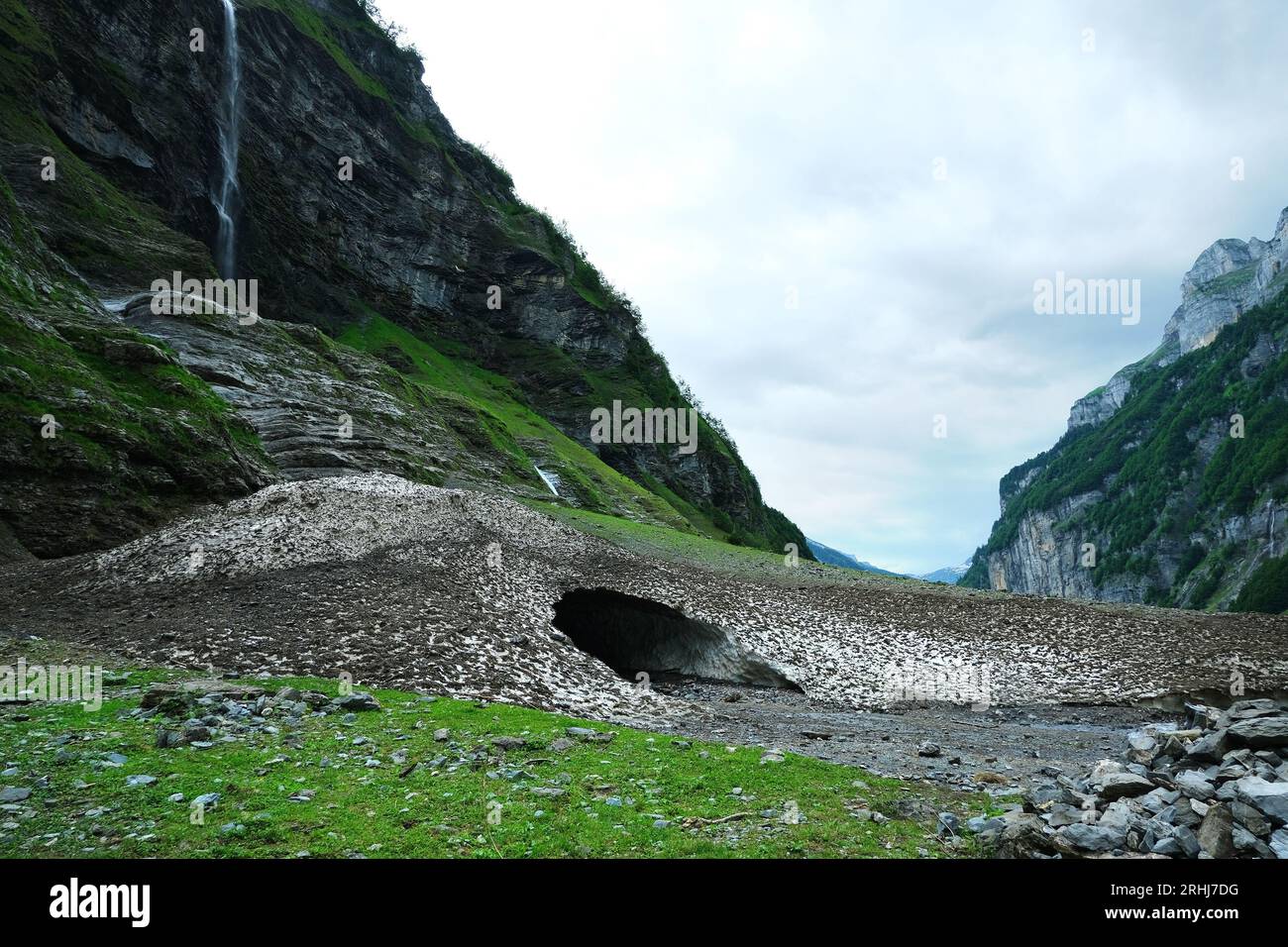 Cirque du Fer-a-Cheval tour with Bout du Monde, the most grand alpine ...