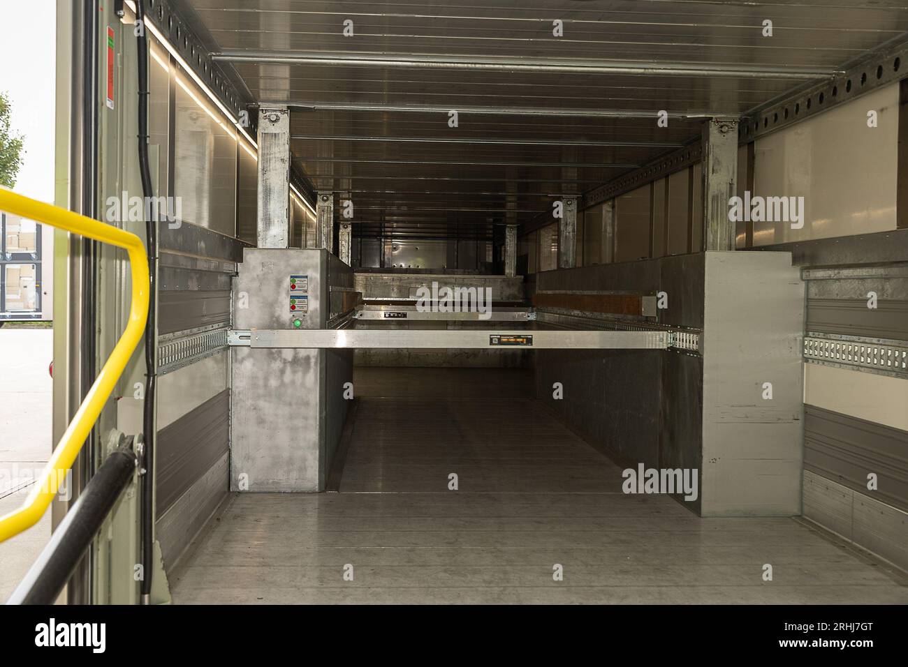 Remorques deux etages hi-res stock photography and images - Alamy