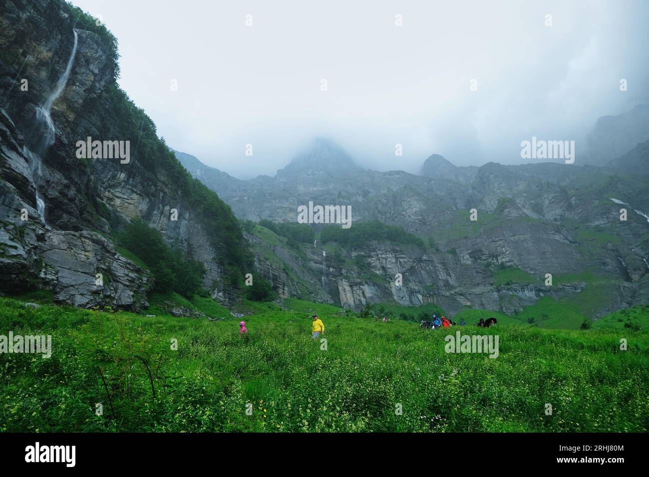 Cirque du Fer-a-Cheval tour with Bout du Monde, the most grand alpine ...