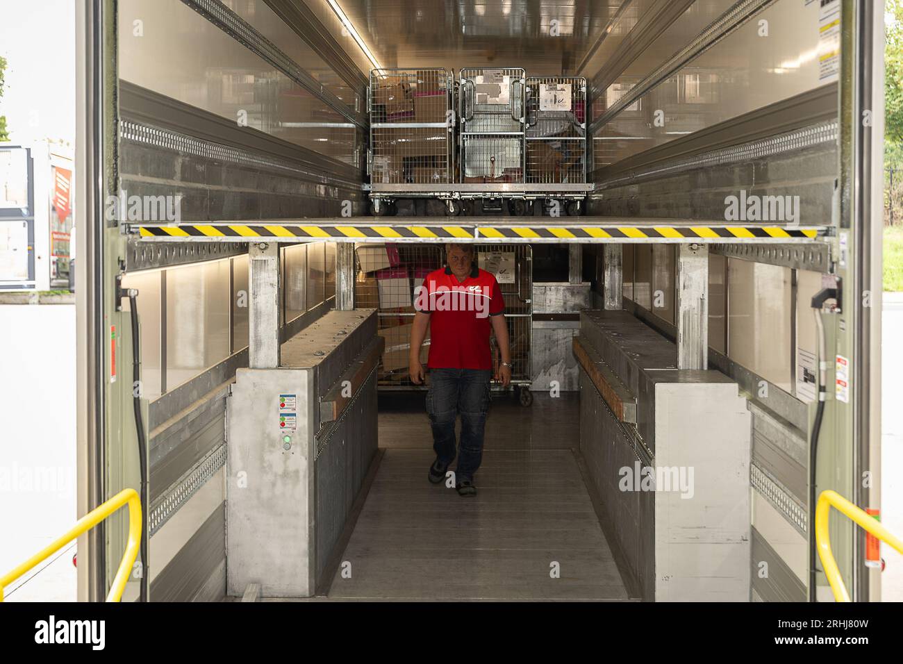 Double deck trailers hi-res stock photography and images - Alamy