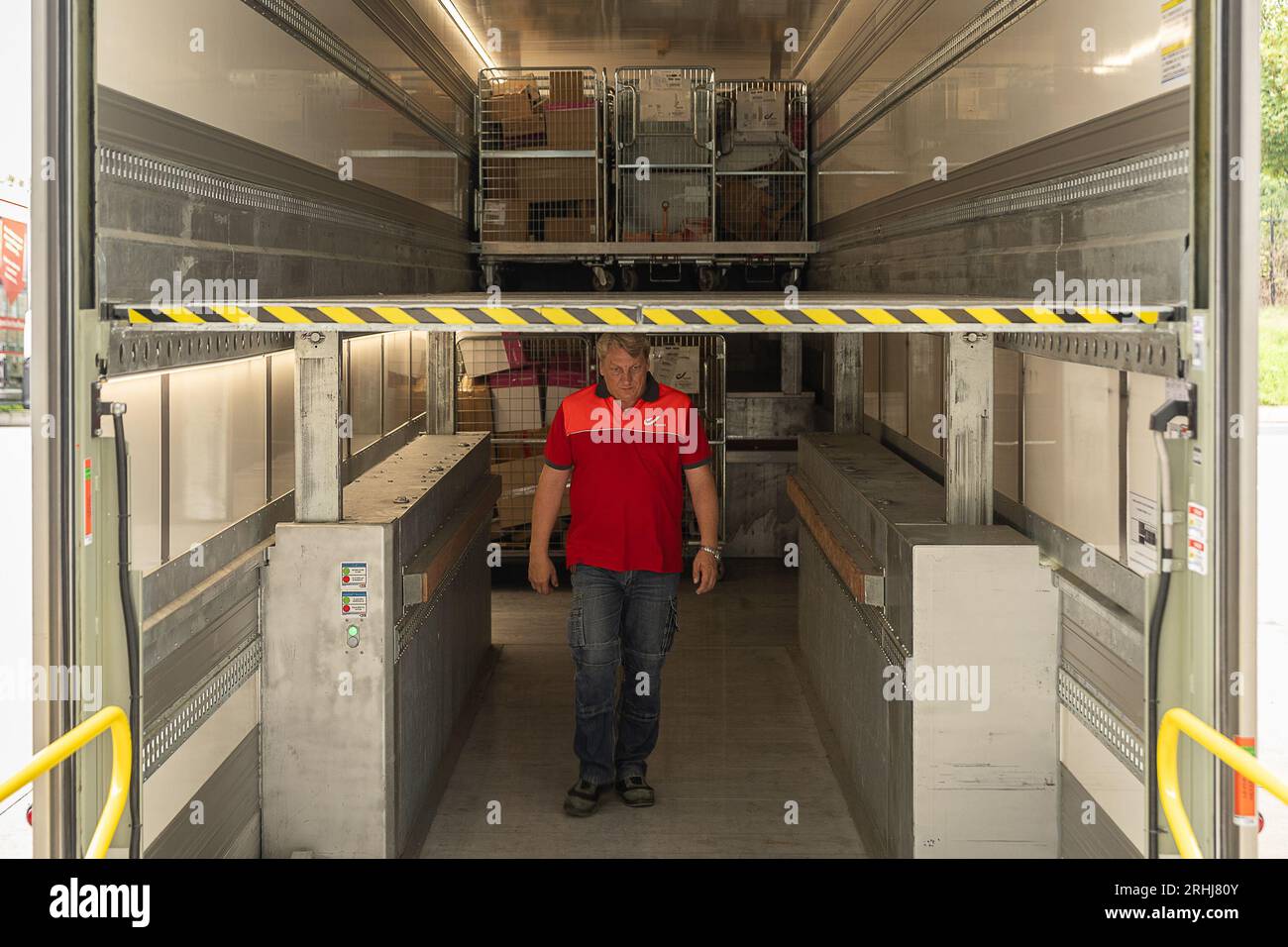 Remorques deux etages hi-res stock photography and images - Alamy