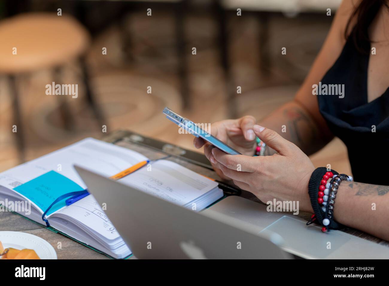Black girl texting sitting table hi-res stock photography and images ...