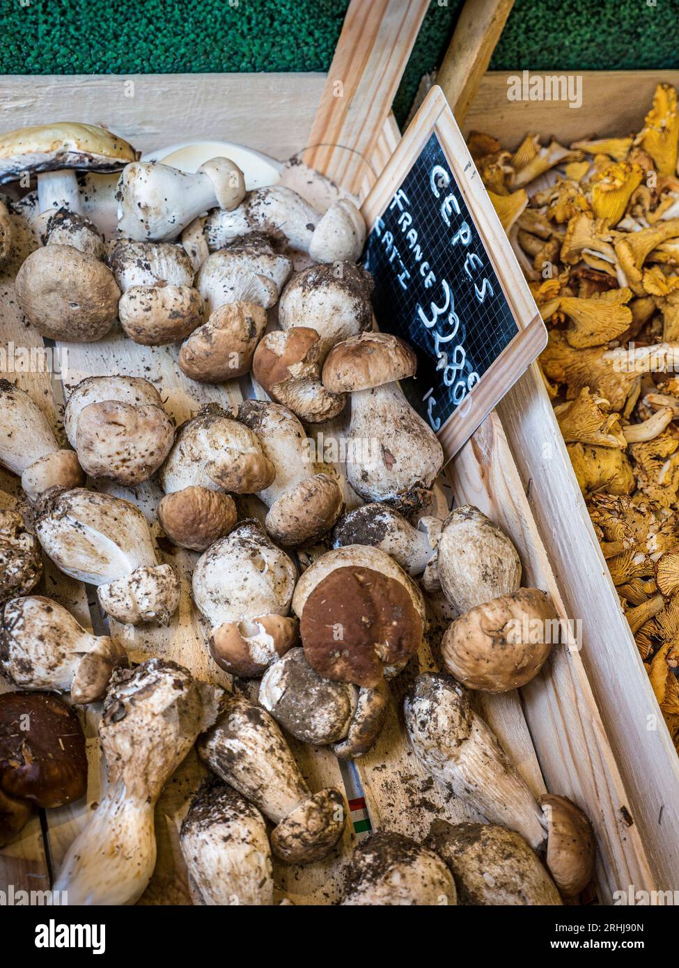 Brittany farmers market stall hi-res stock photography and images - Alamy