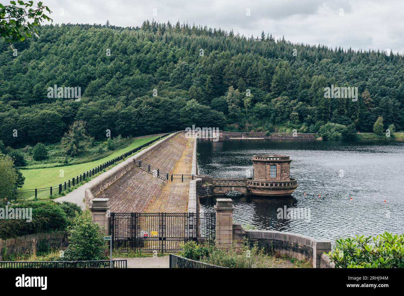 Ladybower Reservoir Dam Stock Photo - Alamy