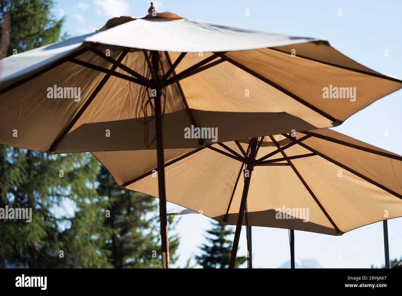 Outdoor cafe restaurant beach parasol umbrella Stock Photo - Alamy