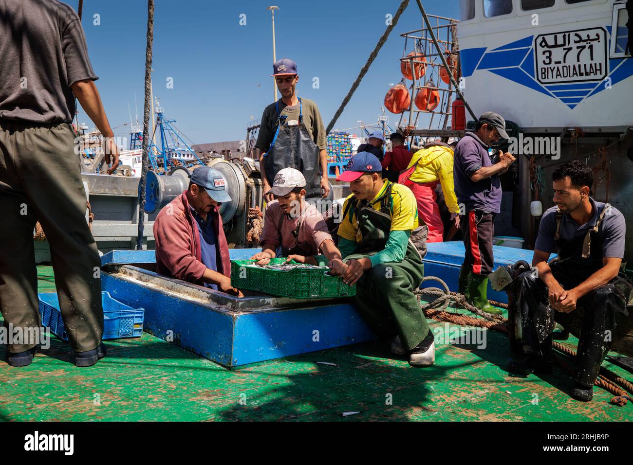 Unloading at a fish market hi-res stock photography and images - Alamy