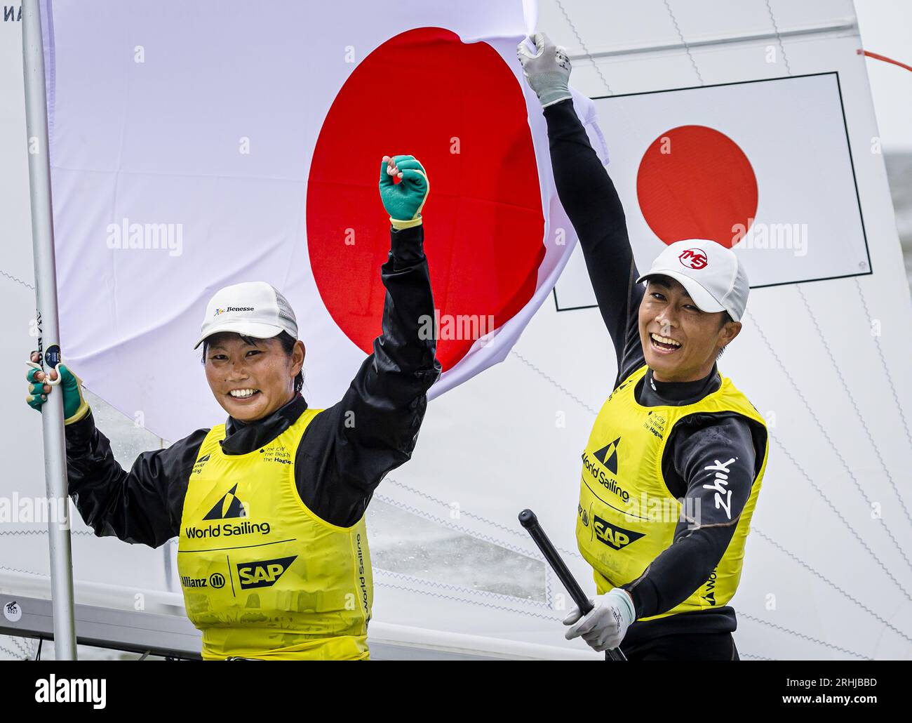 SCHEVENINGEN - Japan's Keiju Okada and Miho Yoshioka celebrate winning ...