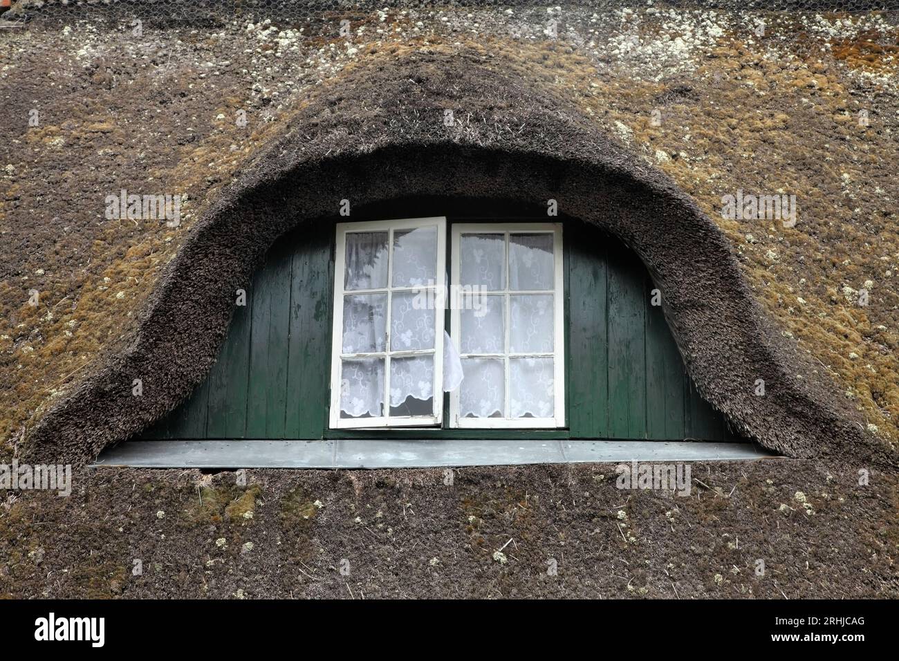 Dormer window in traditional thatched cottage at Sønderho village, Fano ...
