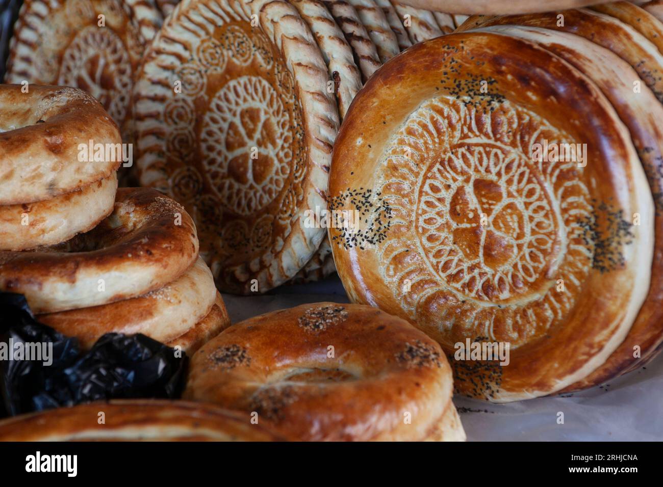 Traditional Uzbek bread Stock Photo - Alamy