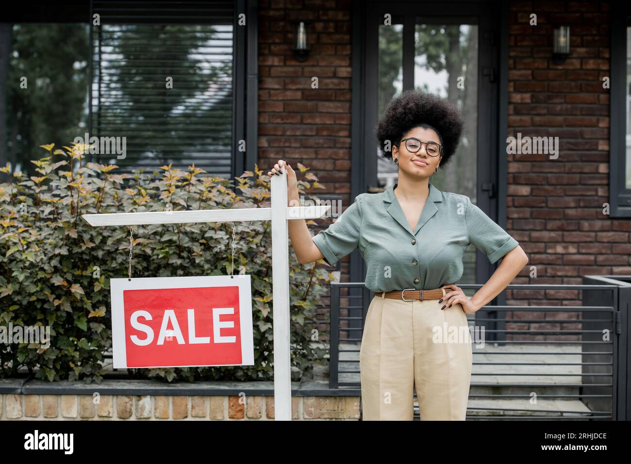 Camera on house exterior hi-res stock photography and images - Alamy