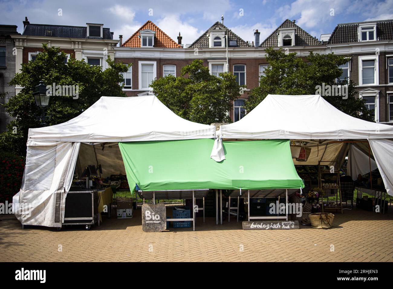 THE HAGUE - An organic greengrocer in a shopping street in The Hague ...