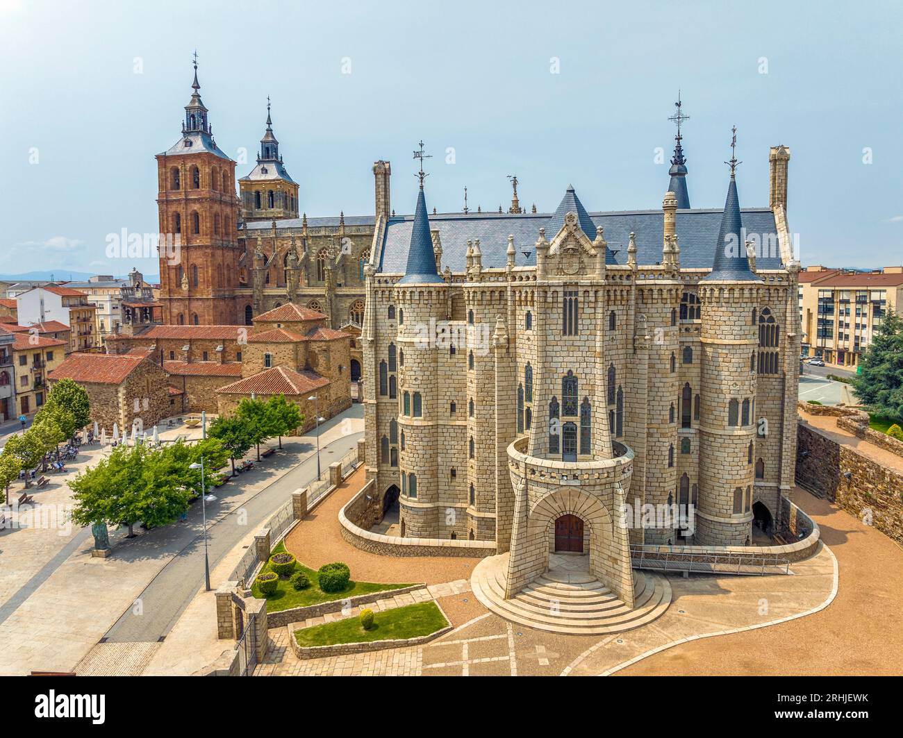 Gaudí castle astorga castilla león hi-res stock photography and images ...