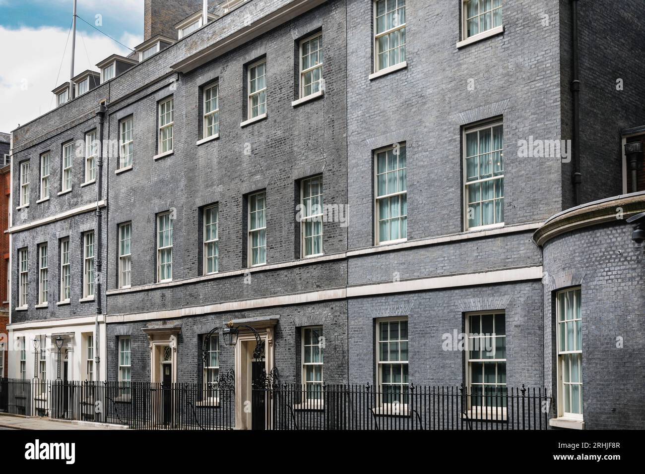 10 Downing Street, iconic exterior architecture of the Prime Minister's ...
