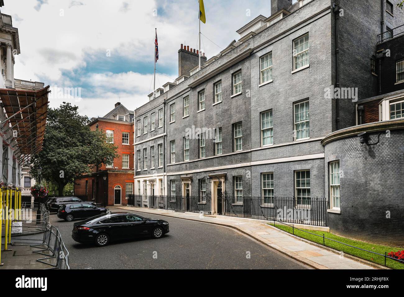 10 Downing Street, iconic exterior architecture of the Prime Minister's ...