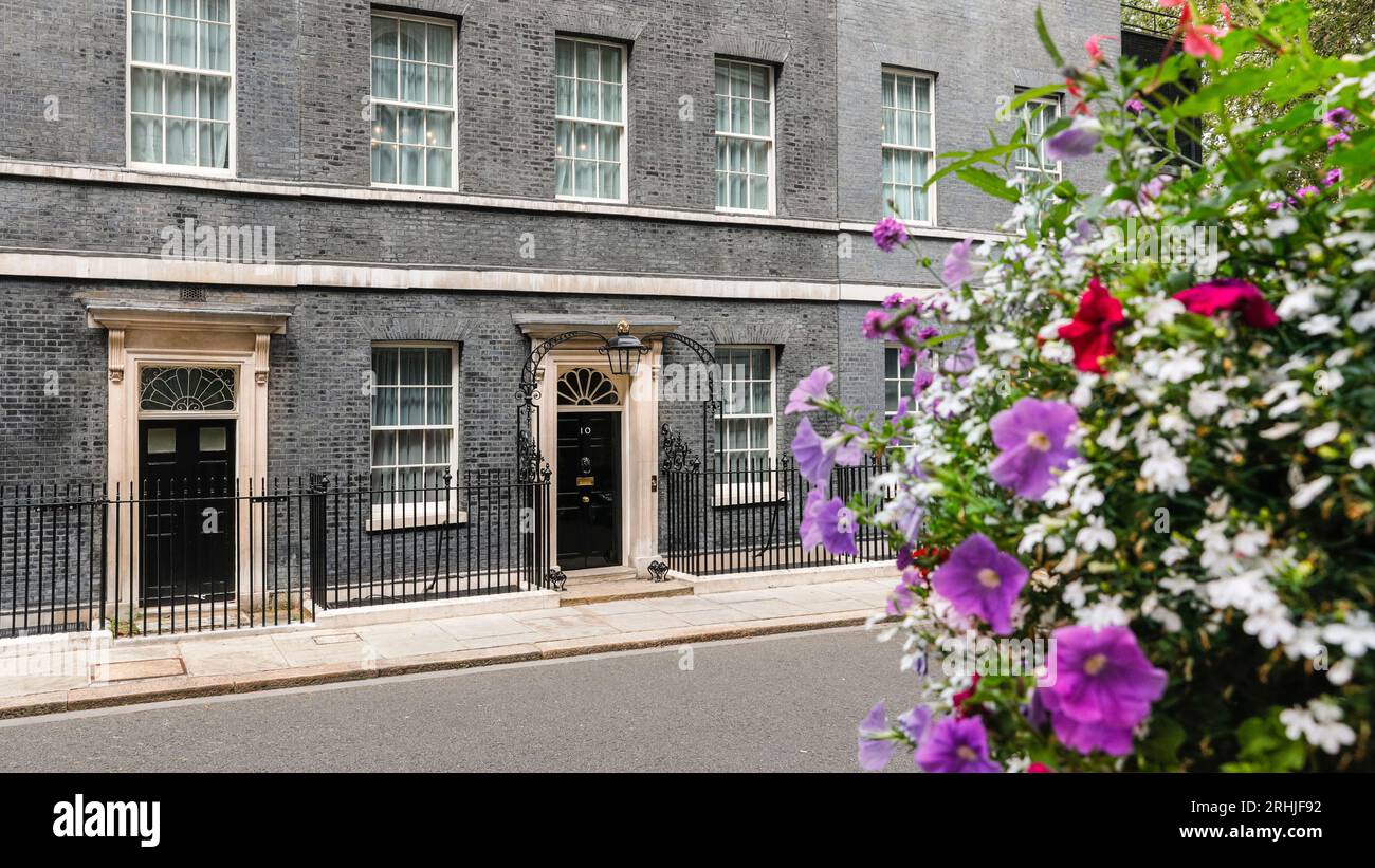 10 Downing Street, iconic exterior architecture of the Prime Minister's ...
