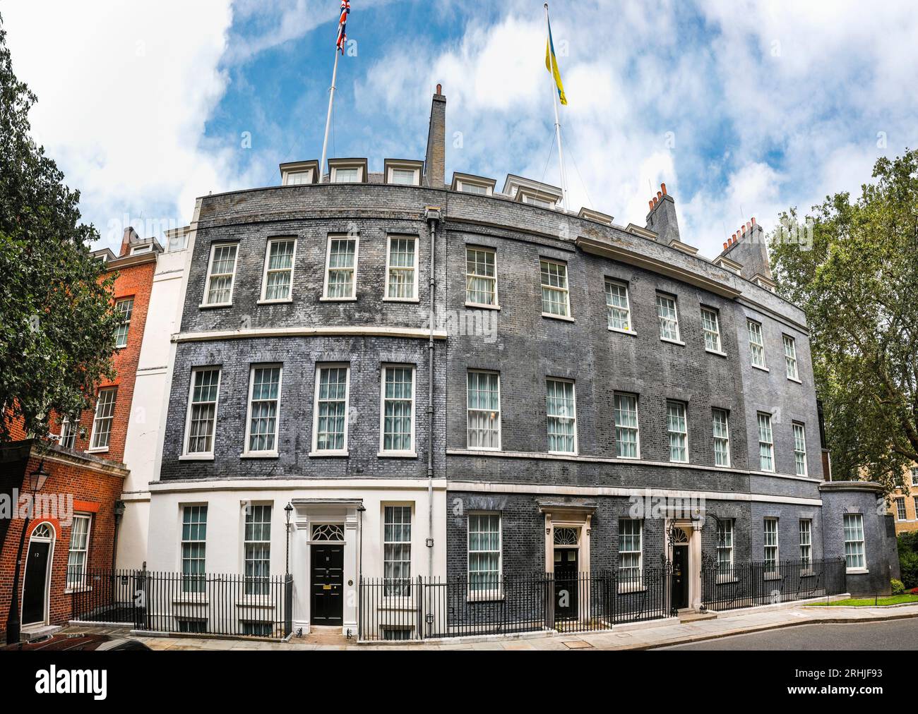 10 Downing Street, iconic exterior facade of the Prime Minister's ...
