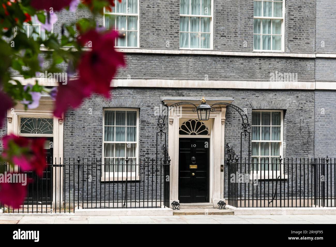 10 Downing Street, iconic exterior architecture of the Prime Minister's ...