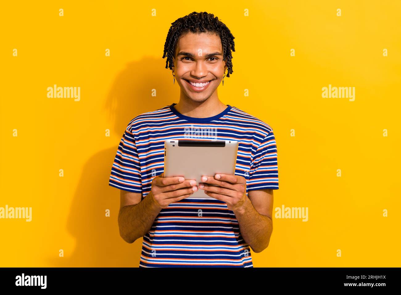 Photo of cheerful satisfied man hand hold modern device ipad browsing ...