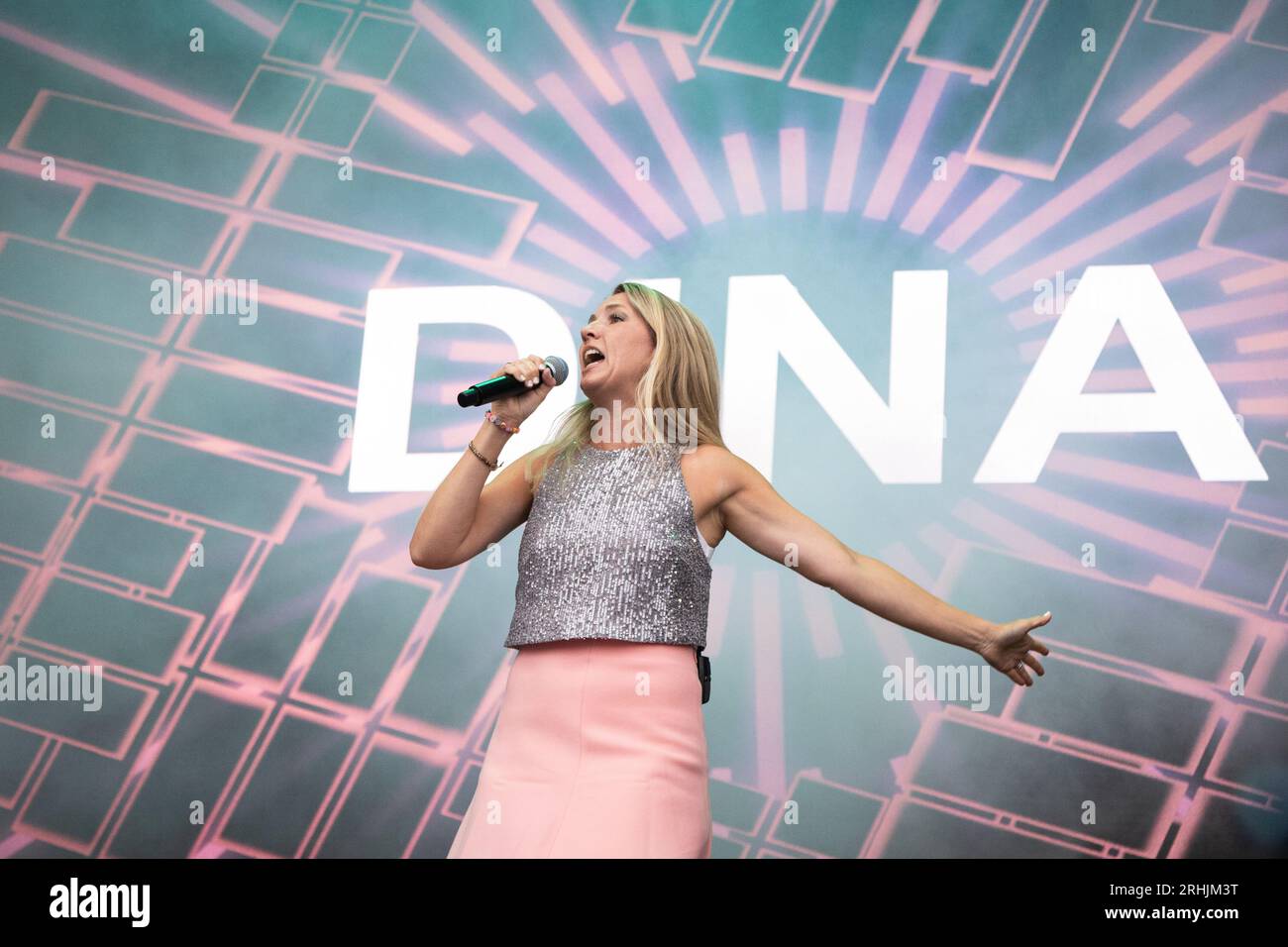 Dina singer hi-res stock photography and images - Alamy