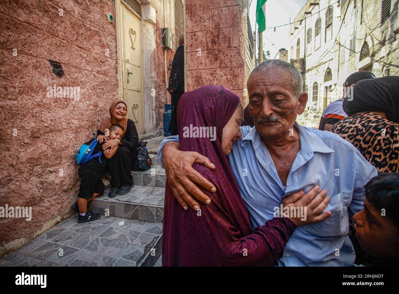 Relatives mourn during the funeral of Palestinian Mustafa al-Kastouni ...