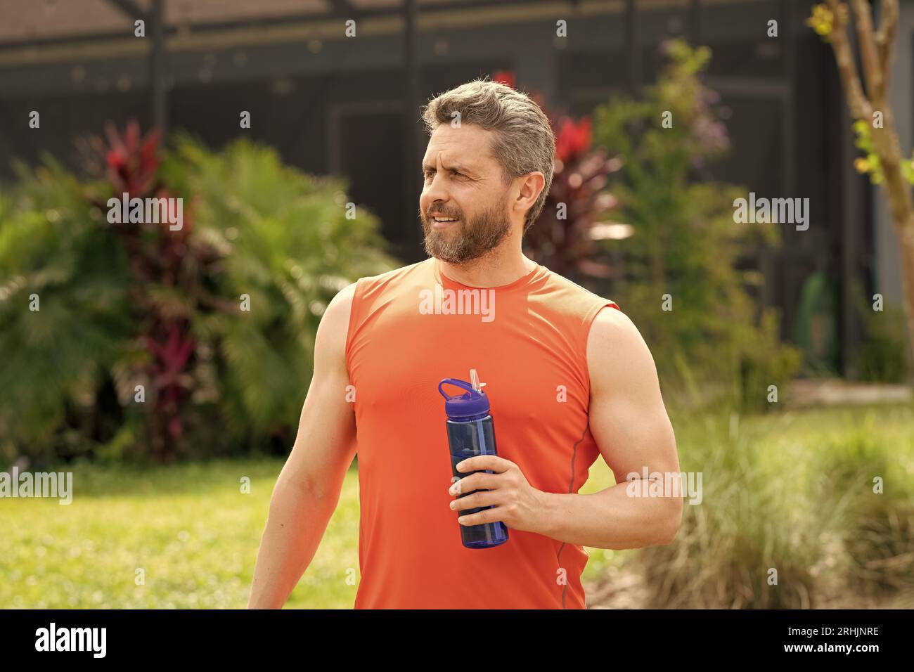 thirsty athlete keep water balance hydration. thirsty athlete keep ...