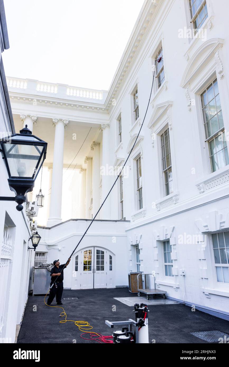 Very long pole hi-res stock photography and images - Alamy