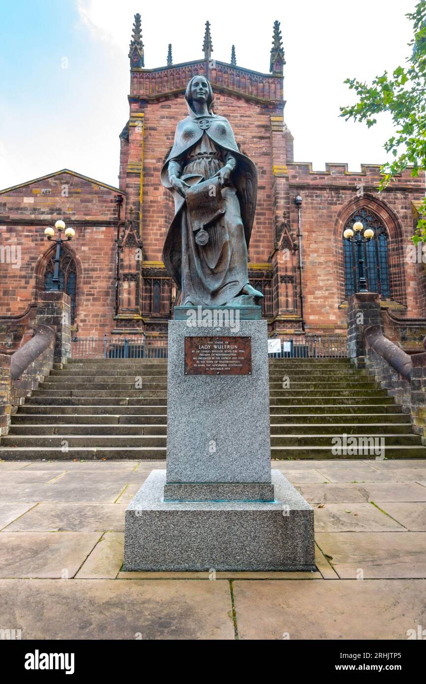 Statue stands on granite pedestal and plinth hi-res stock photography ...