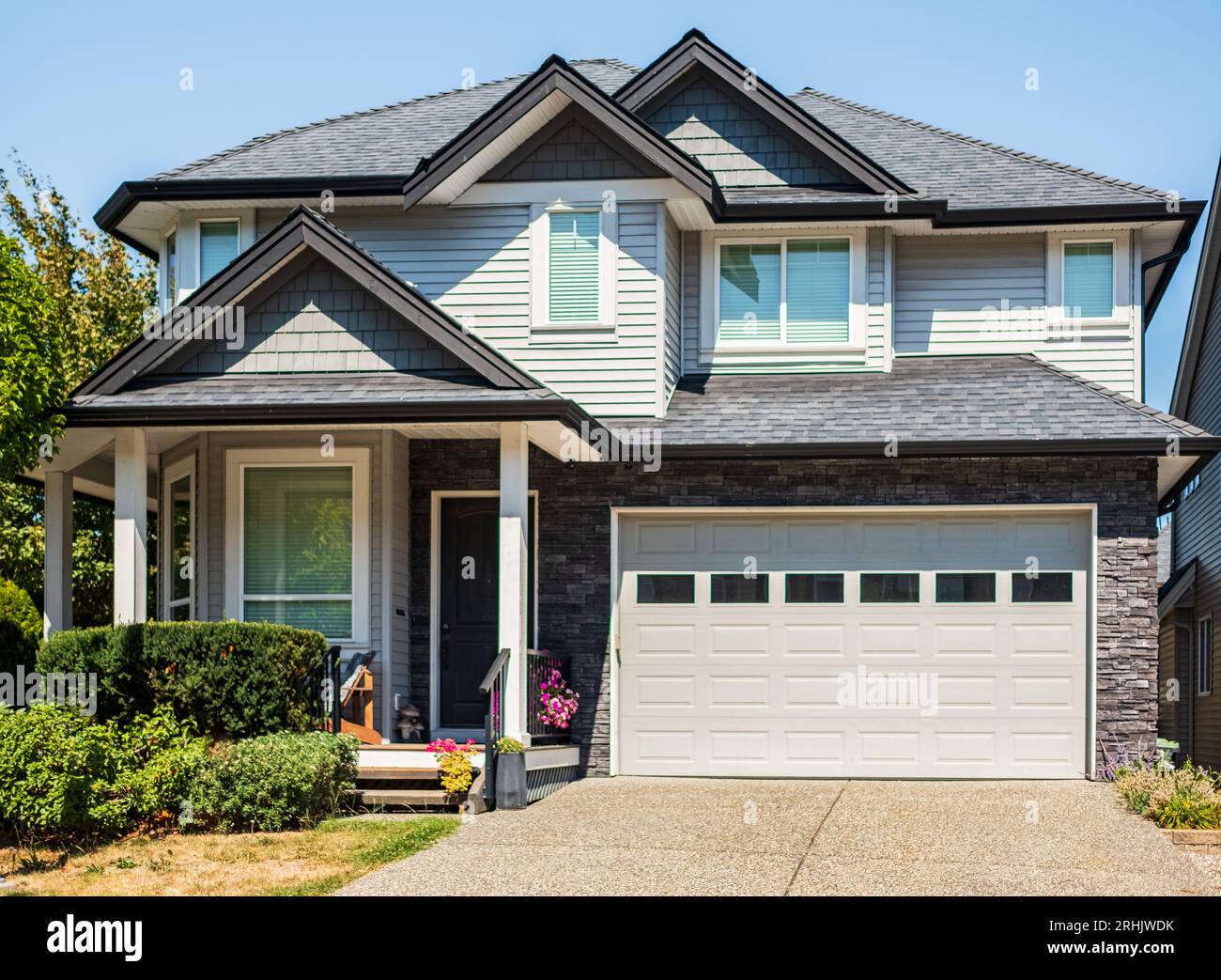 Contemporary house exterior in Vancouver Canada. Big modern house with ...