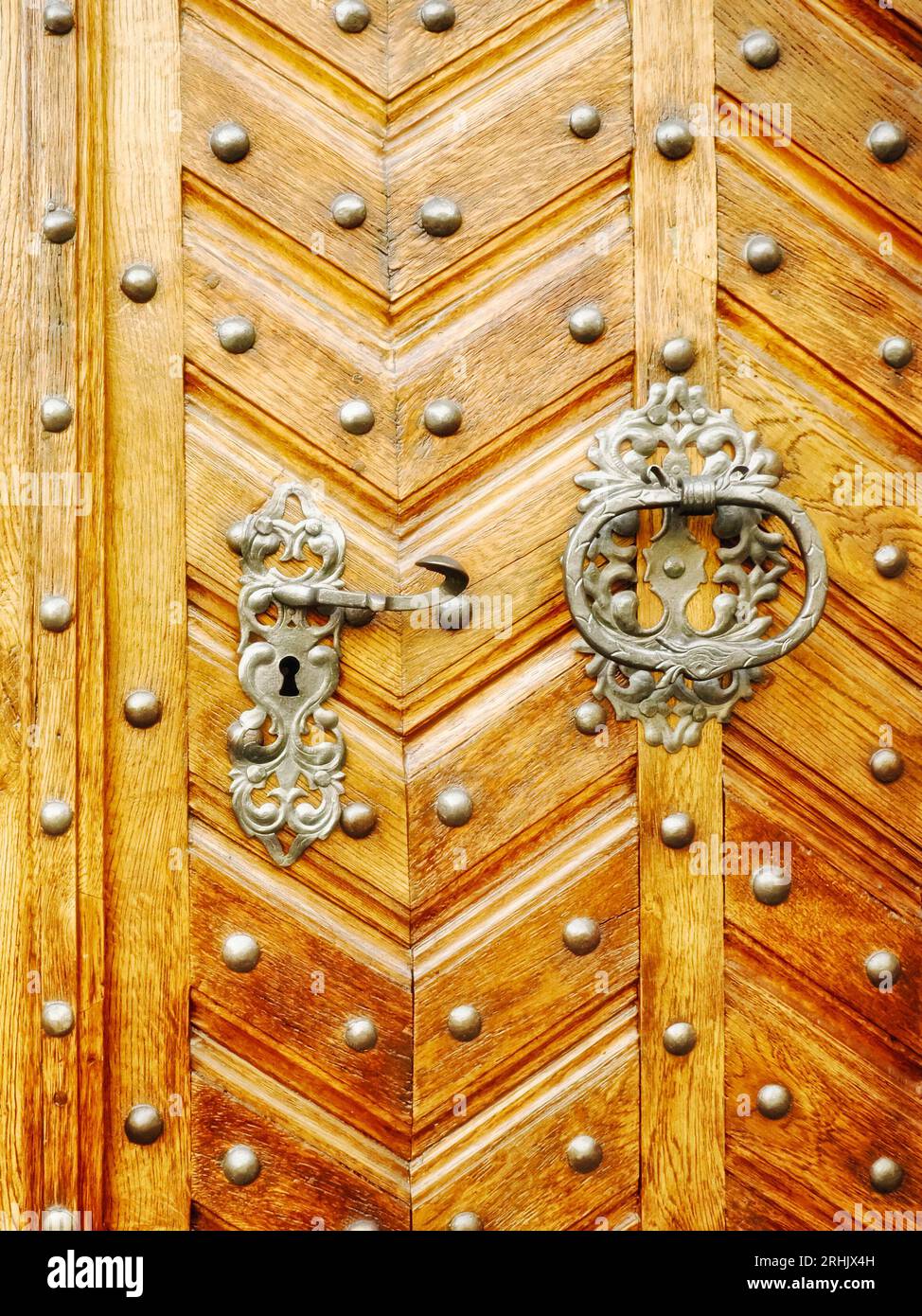 Wood door rivets background hi-res stock photography and images - Alamy