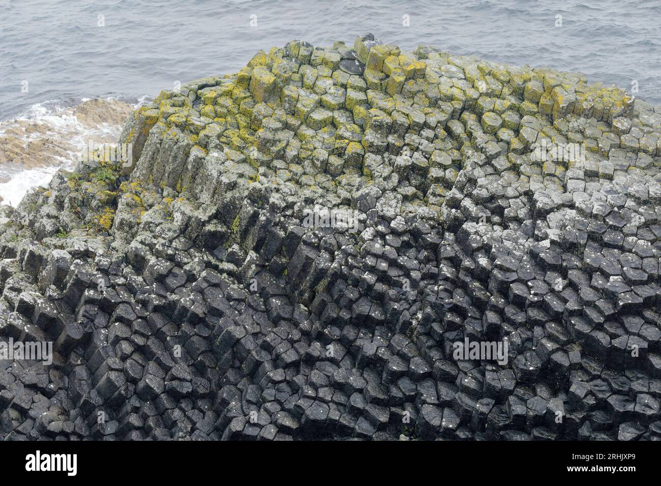 Hexagonal basalt rocks on the coast at Staffa near Fingal's Cave Stock ...