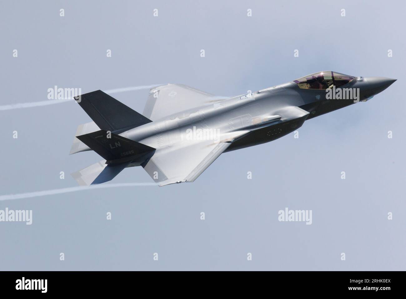 F35 landing at lakenheath hi-res stock photography and images - Alamy
