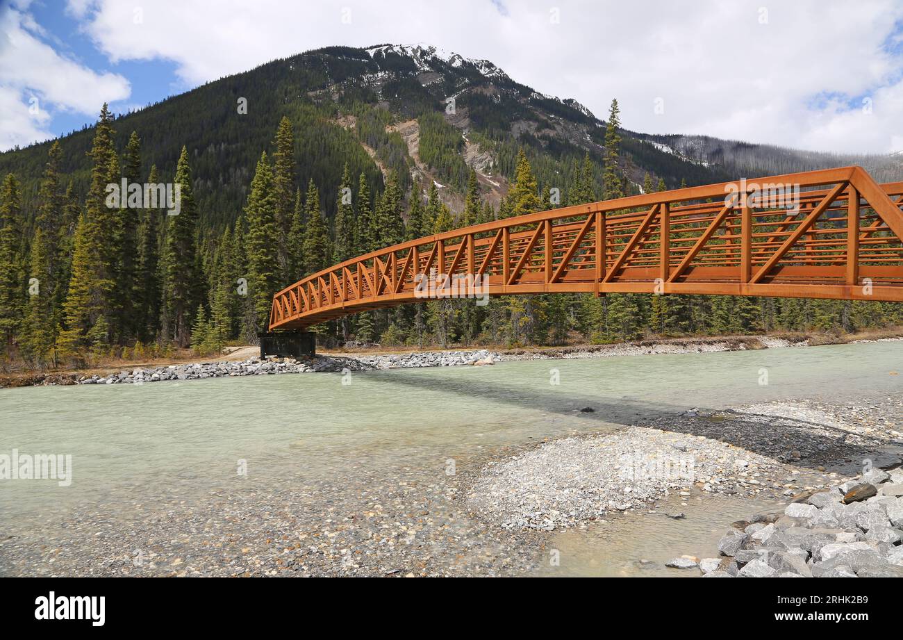 Bridge and river view canada hi-res stock photography and images - Alamy