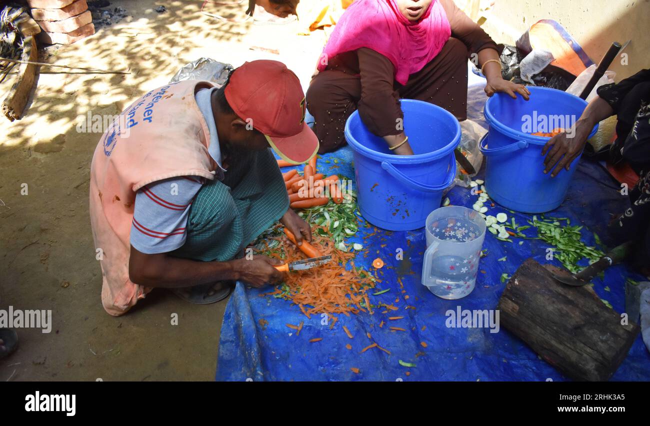 Rohingya cooking hi-res stock photography and images - Alamy