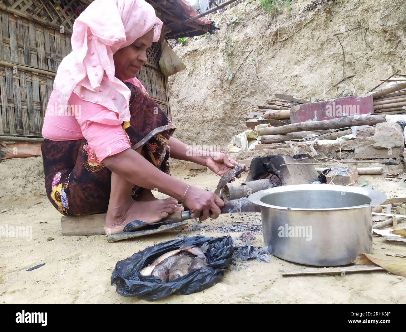 Rohingya cooking hi-res stock photography and images - Alamy