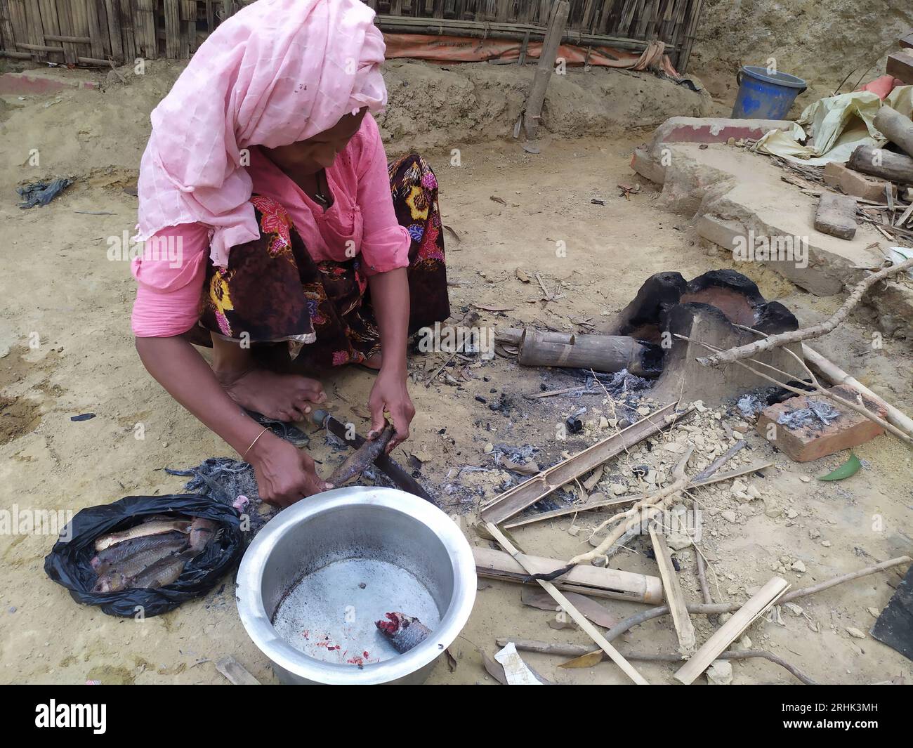 Rohingya cooking hi-res stock photography and images - Alamy