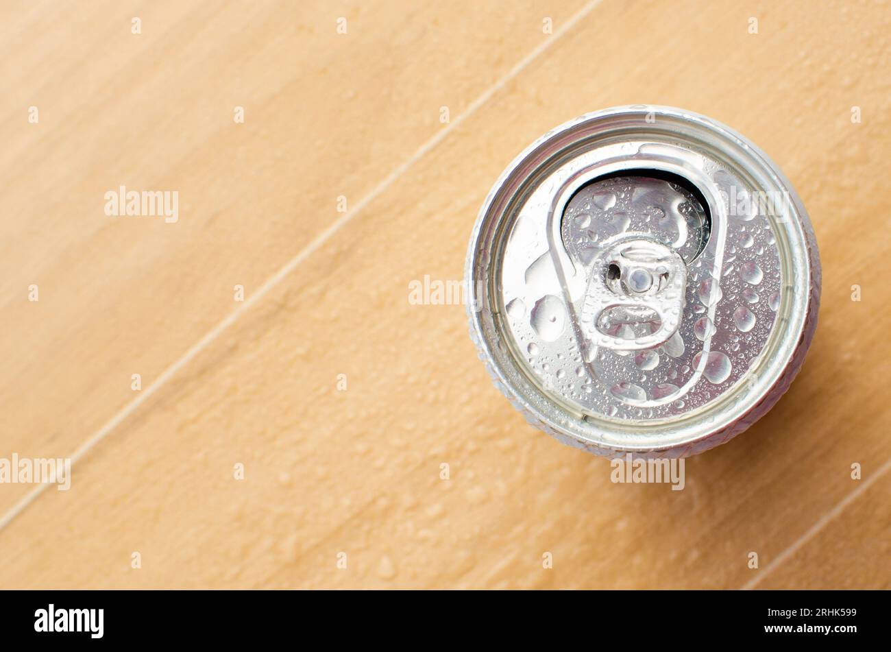 Top view of unbranded aluminum soda can.000- Metallic finish and smooth ...