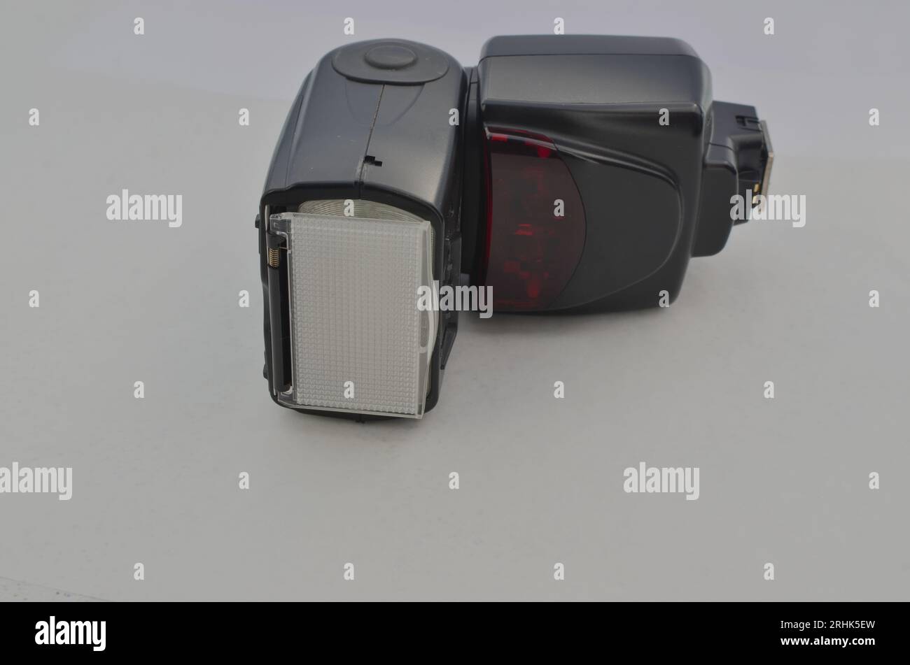 Professional black photo flash to provide perfect lighting in any ...